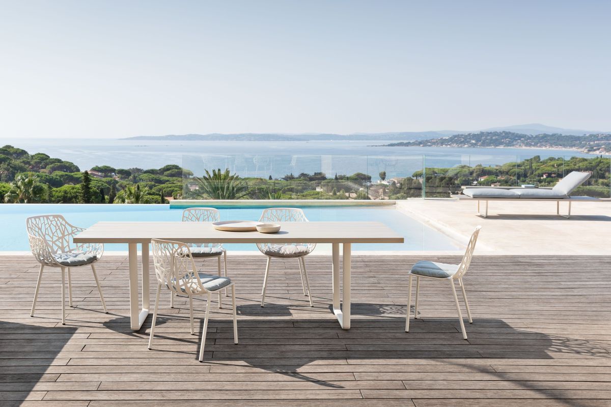 Orizon Outdoor Table
